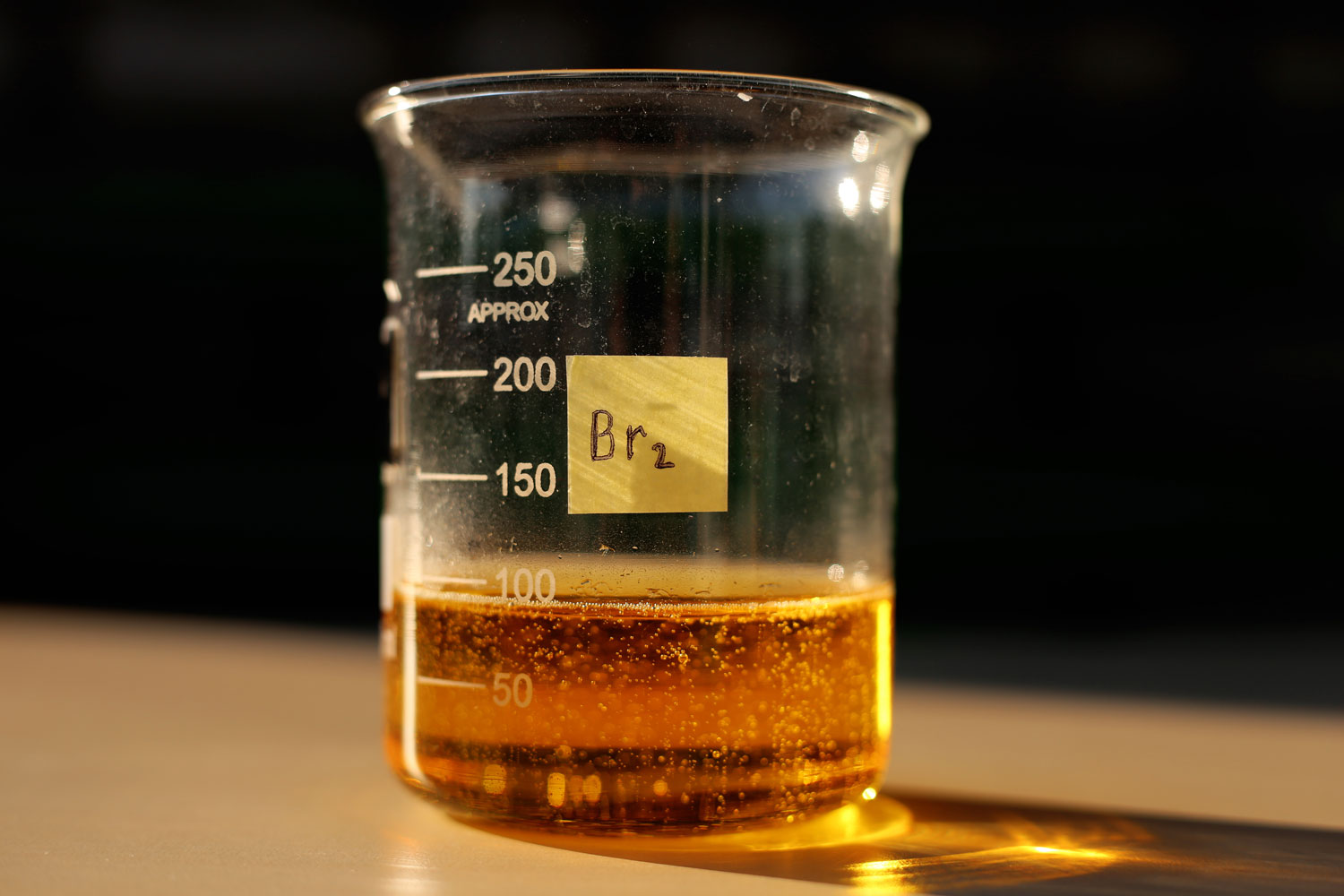 Brome - Élément atomique n°35 - Symbole Br - France Minéraux