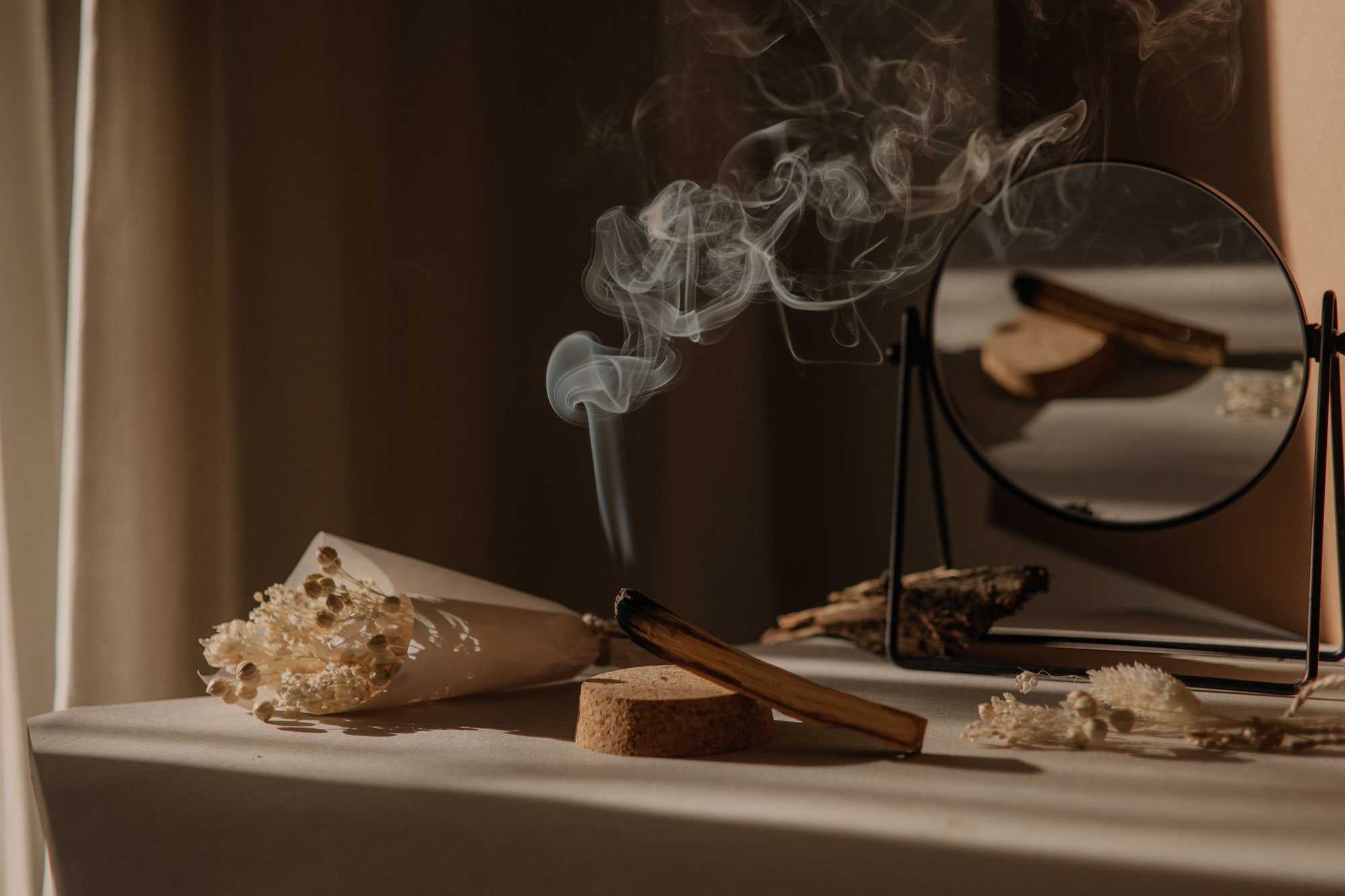 Découvrez les bienfaits et utilisations du Palo Santo