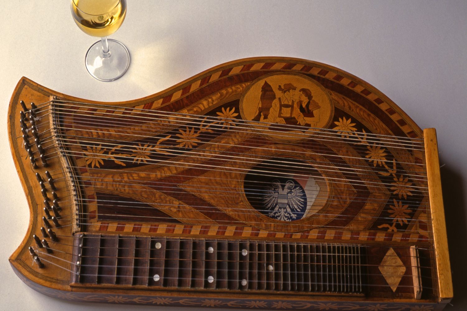 Cithare - Guide des Instruments de Musique de A à Z - Musicothérapie ...