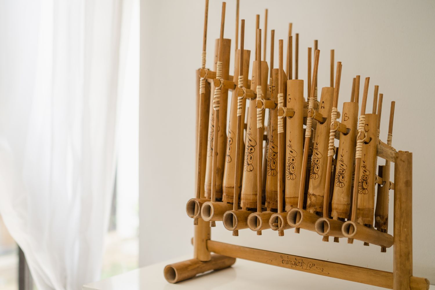 Angklung - Guide des Instruments de Musique de A à Z - Musicothérapie - France Minéraux