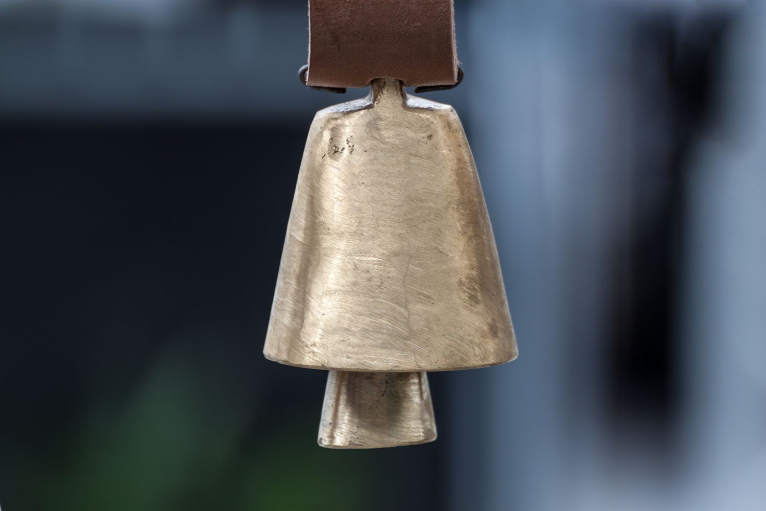 Cloche à vache - Guide des Instruments de Musique de A à Z ...