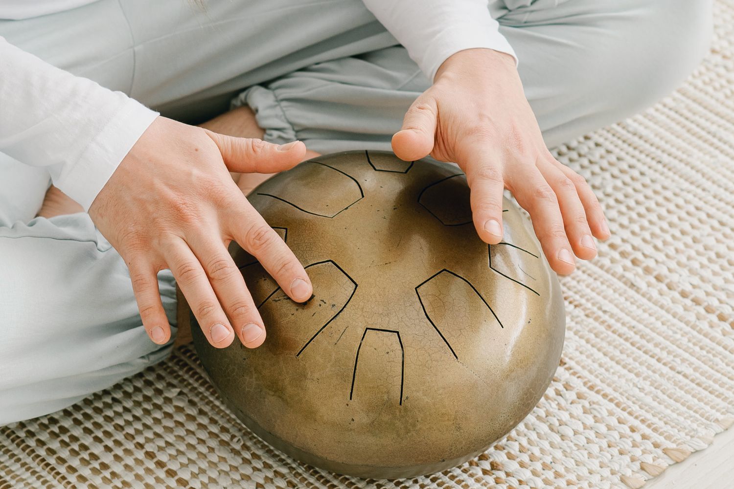 Hang drum - Guide des Instruments de Musique de A à Z - Musicothérapie - France Minéraux