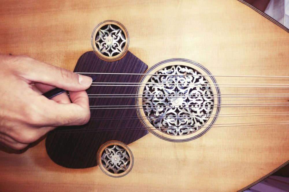 Oud - Guide des Instruments de Musique de A à Z - Musicothérapie - France Minéraux