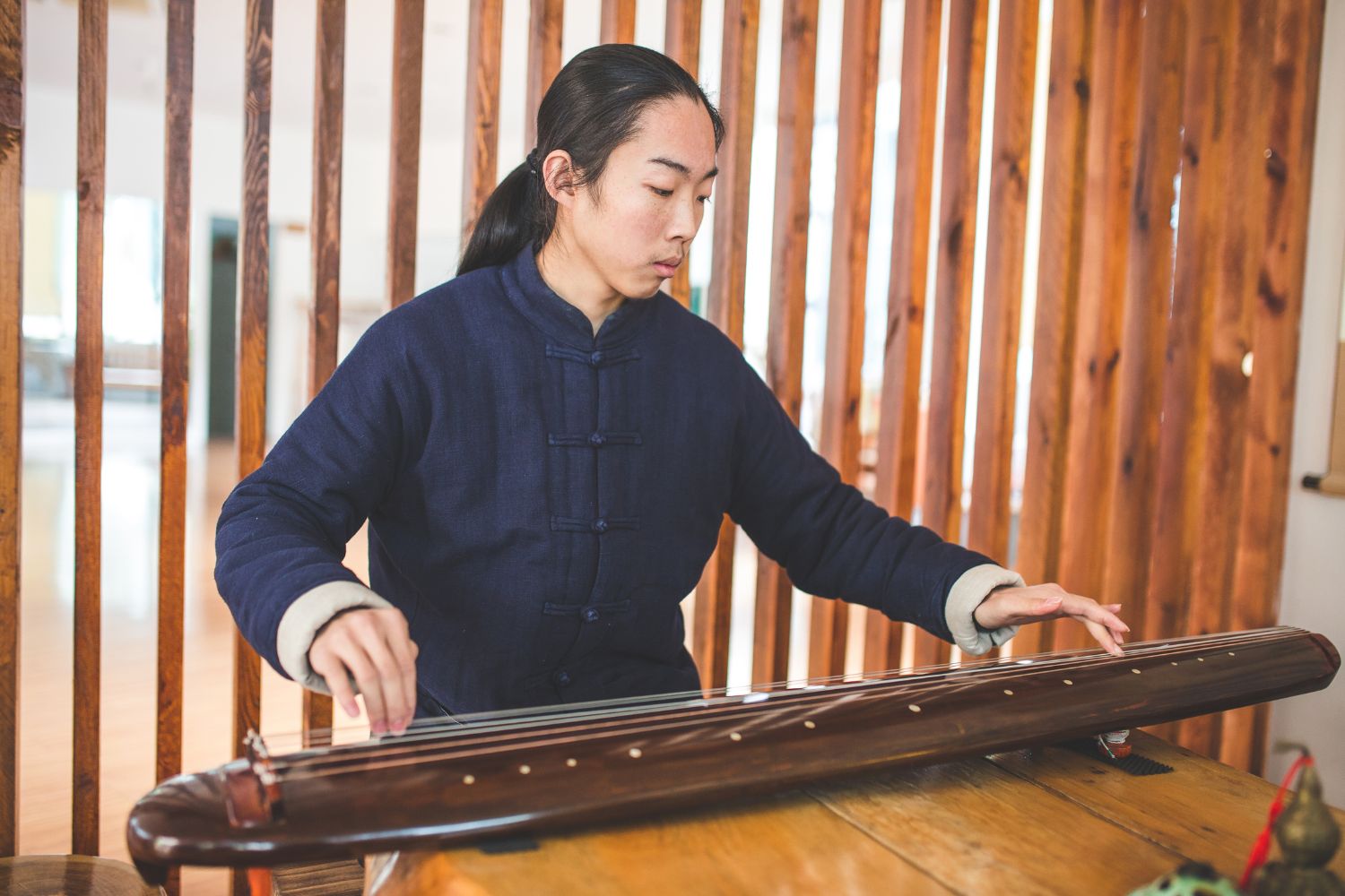 Guqin - Guide des Instruments de Musique de A à Z - Musicothérapie ...